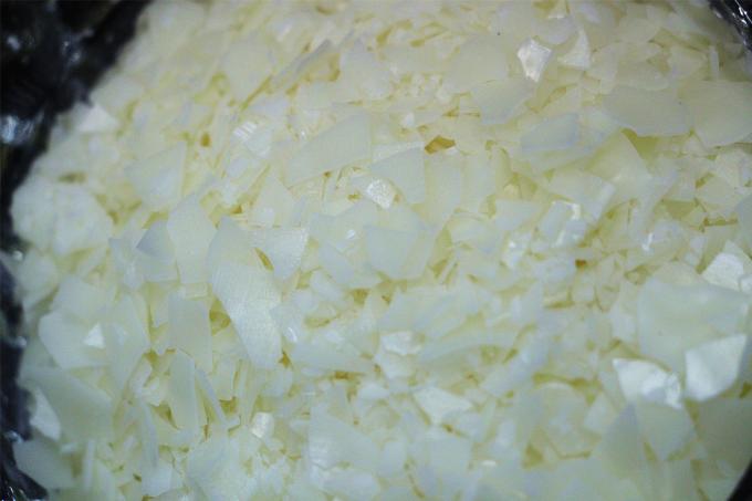 Low Foam Softener Flakes RT - D With Super Soft / Smooth Handle